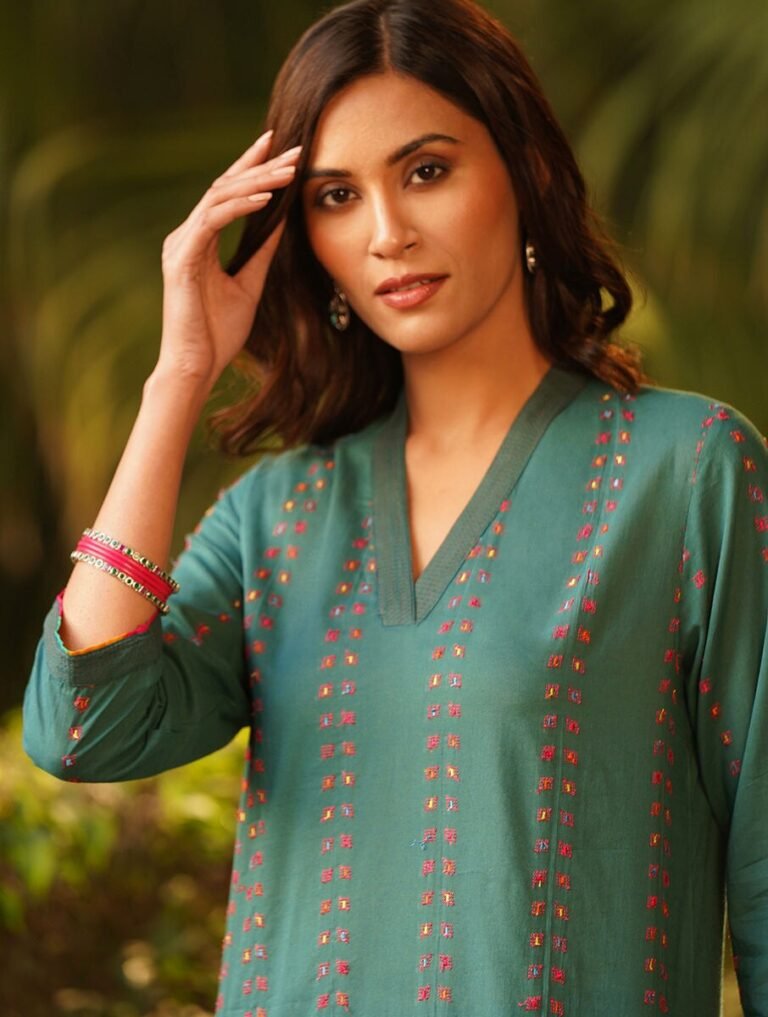 10 Plain Chudi Neck Design for Modern Fashion - Residence Styles